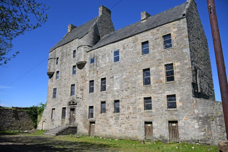 Outlander Filming Locations: Lallybroch - a.k.a Midhope Castle, Scotland